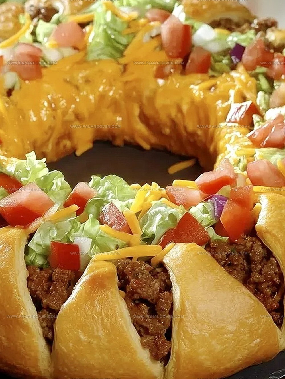 The Festive Taco Ring Recipe Everyone Will Love at Dinner - Pan And Oven